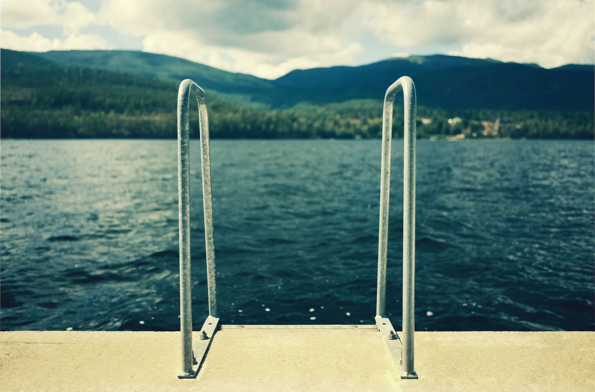 How Convenient Are Retractable Swim Ladders? - Jump Man Jump!